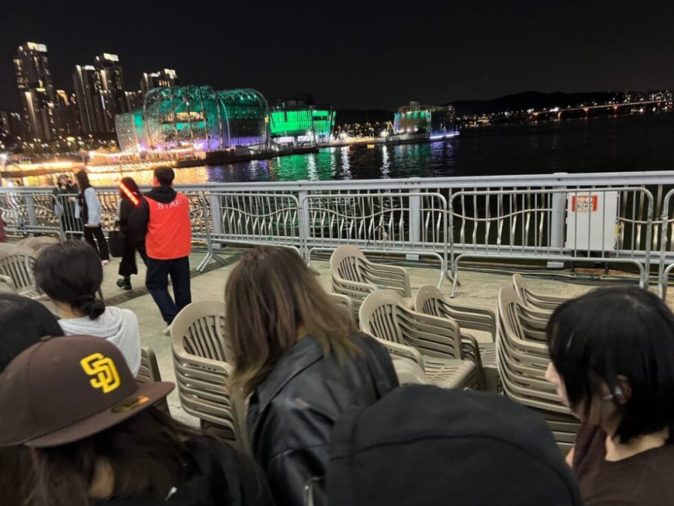 SEVENTEEN’s Fandom Praised for Post-Showcase Clean-Up at Jamsu Bridge ...